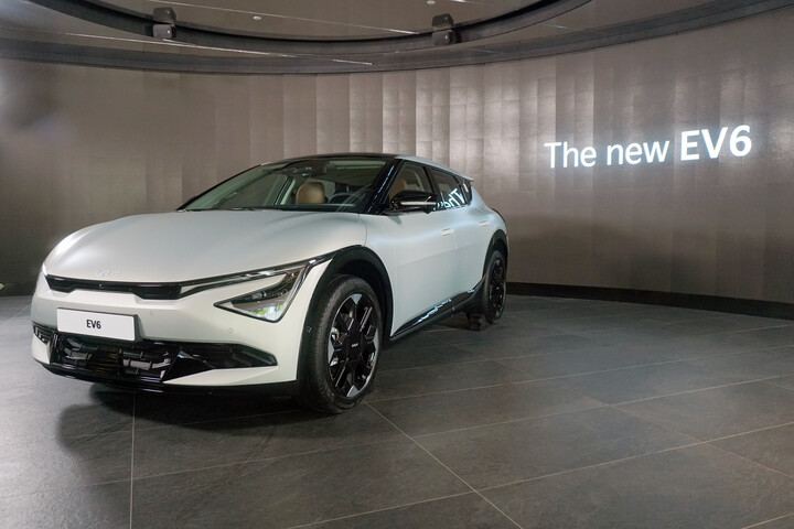 [현장] 기아 더 뉴 EV6 출시···“아이오닉5 이어 전기차 본국 쐐기”