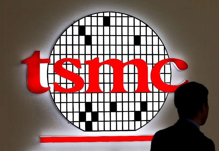 ‘AI 반도체 독점’ TSMC, 美 관세 리스크에도 실적 60% ‘껑충’