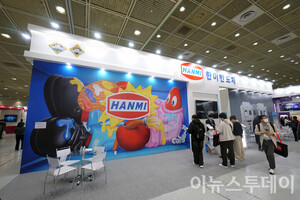 삼성 CTO, 한미반도체 부스 전격 방문···HBM4 앞두고 손 맞잡나